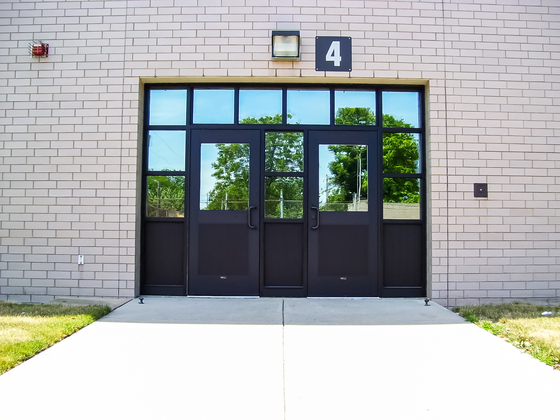 4 ½” Thermal Aluminum Storefront Framing Systems - Cross Aluminum