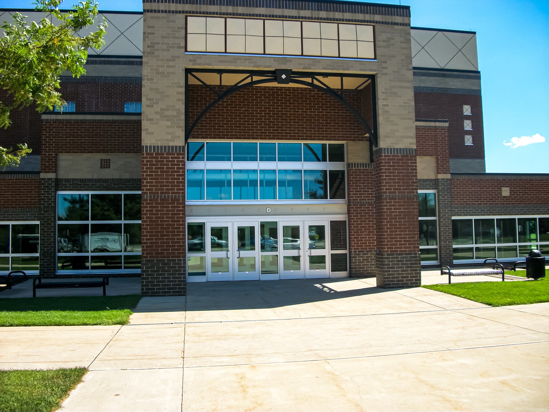 4 ½” Thermal Aluminum Storefront Framing Systems - Cross Aluminum